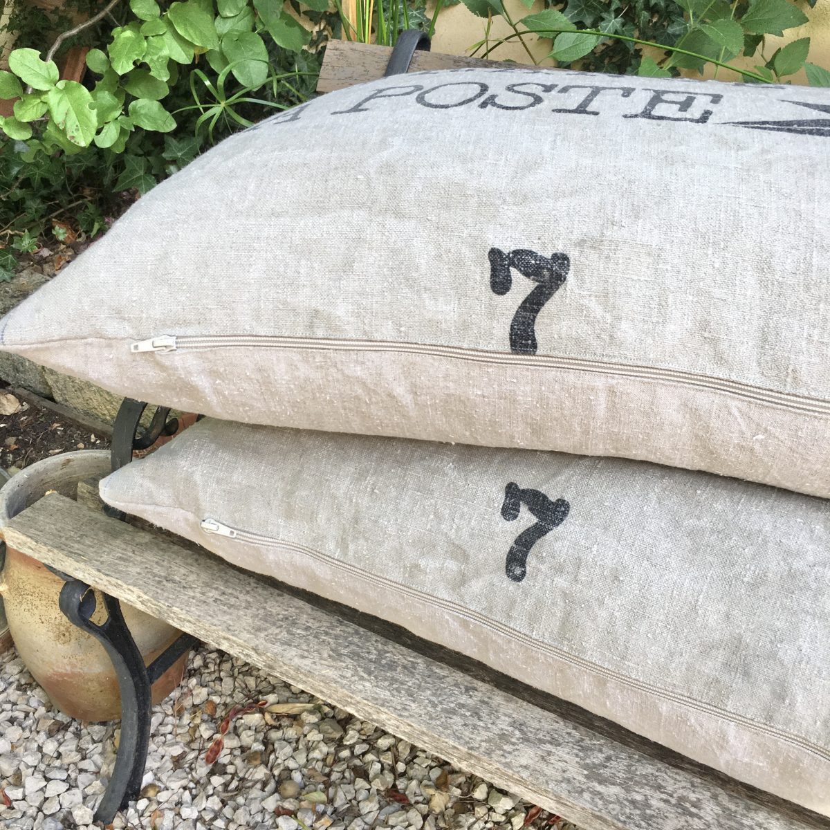 Maxi Coussin "La Poste" Lin Ancien | L'Atelier De Florence